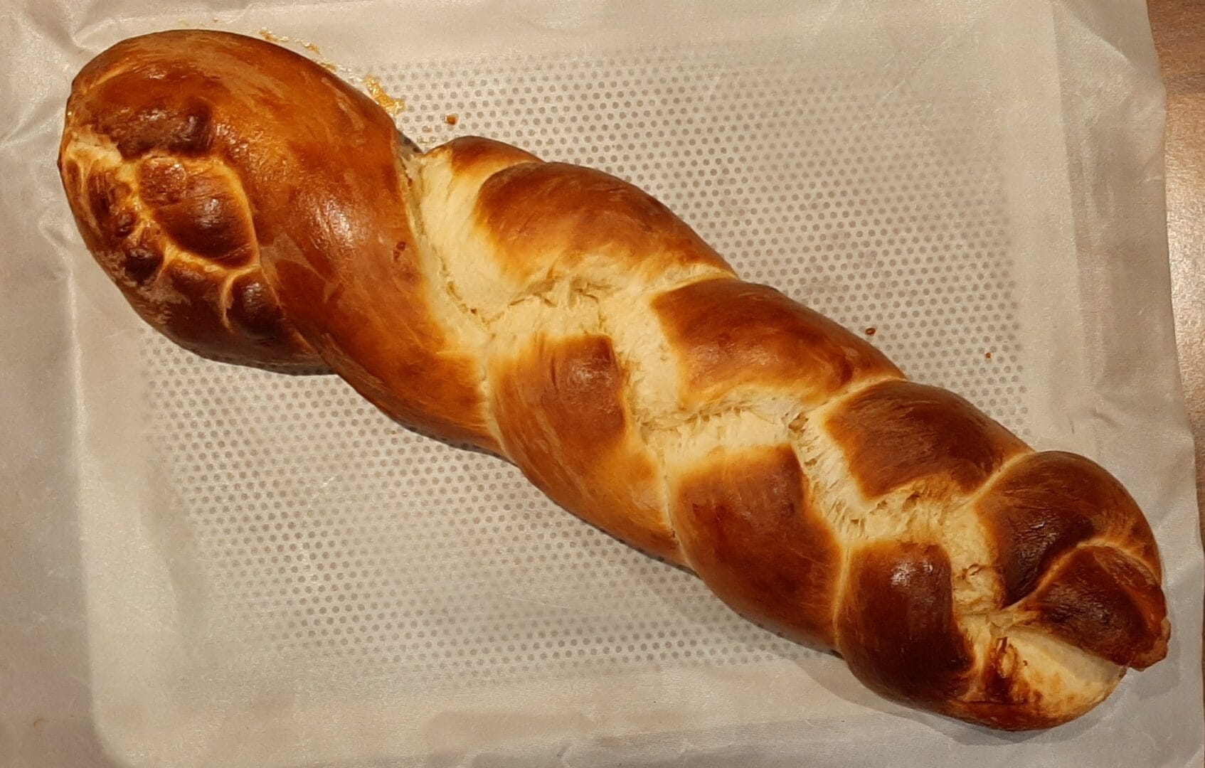 Recette maison de la brioche tressée, dorée, moelleuse et facile à faire