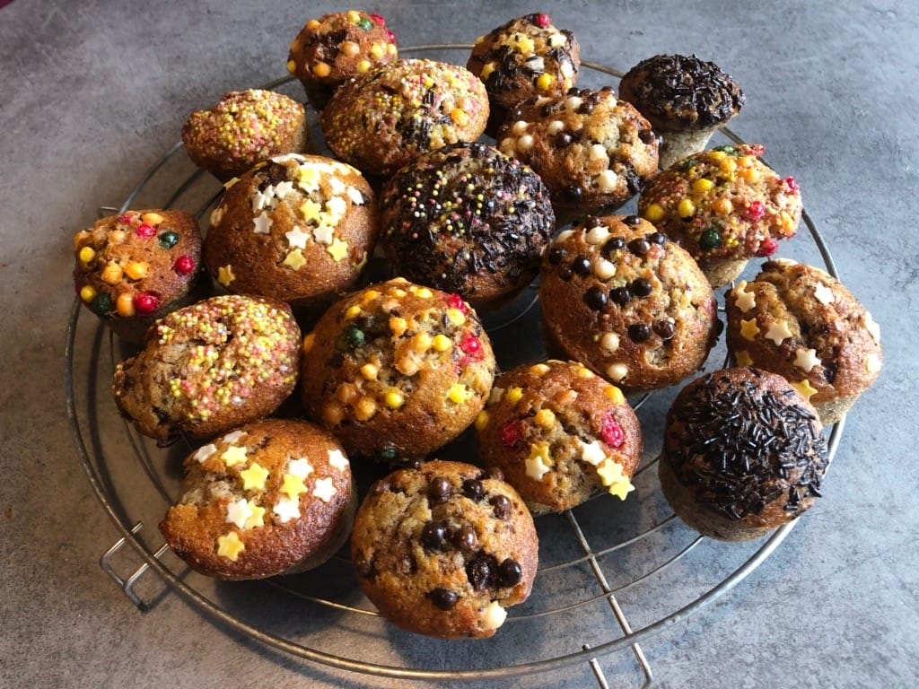 Recette de muffins moelleux à la banane et pépites de chocolat. Facile