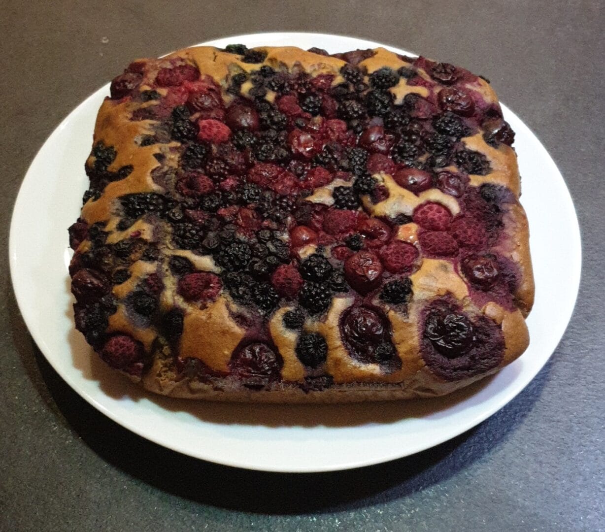 Bublanina aux fruits rouges. Recette de gâteau Tchèque pour le dessert
