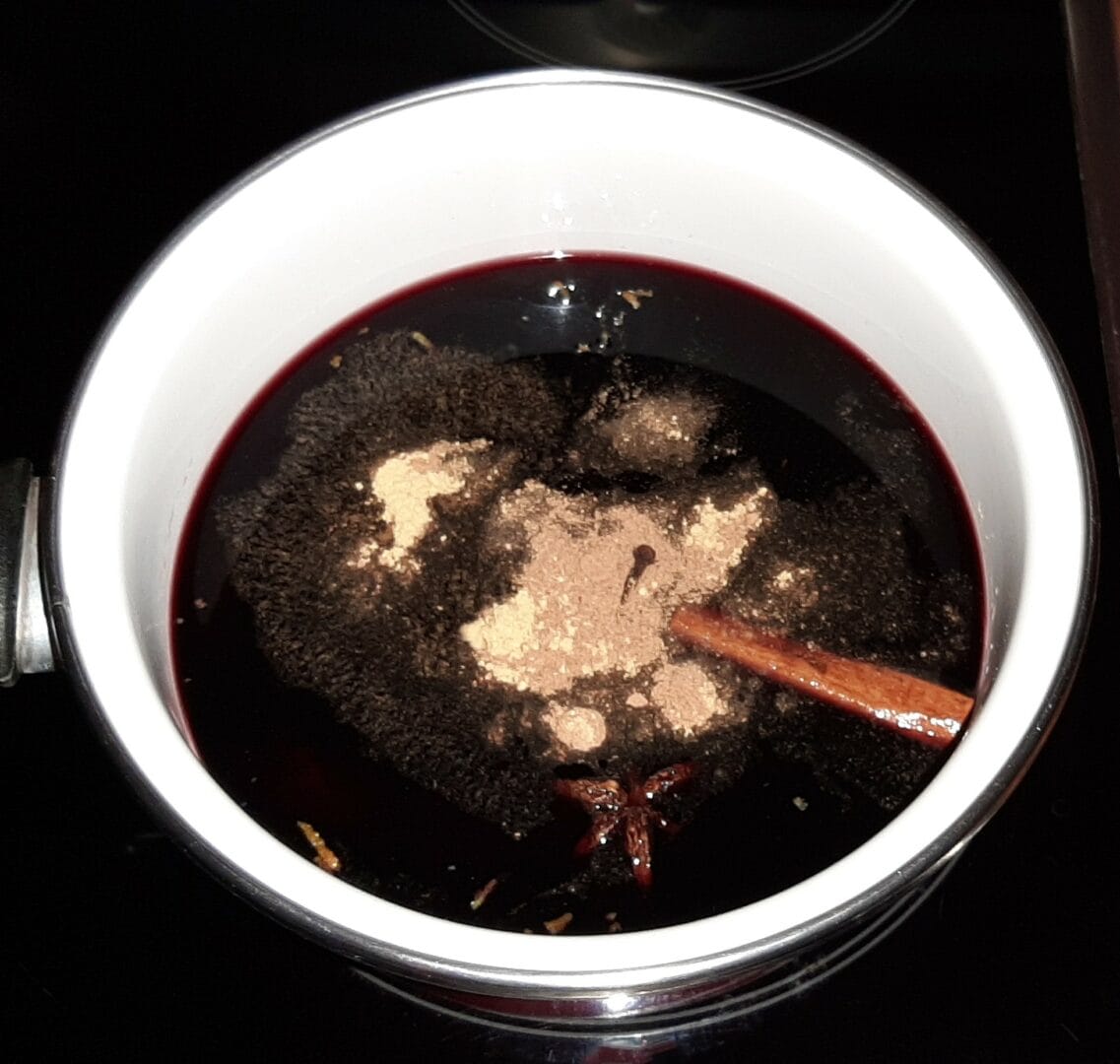 Secrets de Cuisine : La Recette du Vin Chaud de Ma Grand-Mère
