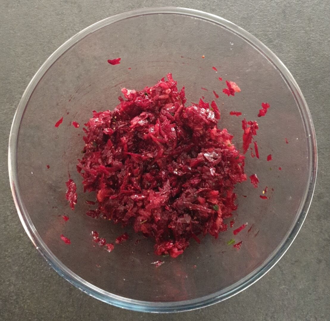 SALADE DE BETTERAVE CRUE ET POMME Une recette végétarienne