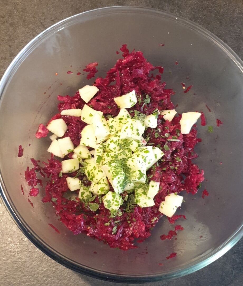 SALADE DE BETTERAVE CRUE ET POMME Une recette végétarienne