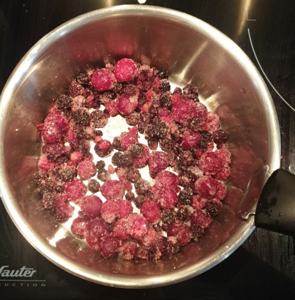 Recette de coulis de fruits rouges maison. Pour accompagner les desserts