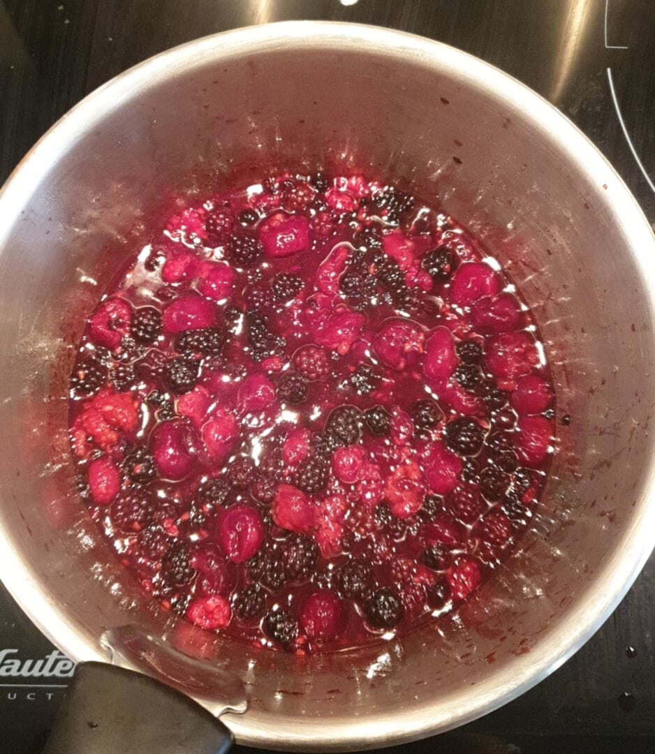 Recette de coulis de fruits rouges maison. Pour accompagner les desserts