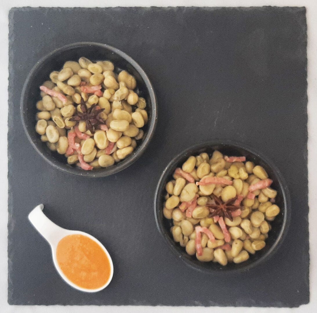 Fèves vertes bio avec sa sauce romesco. Une recette de Catalogne