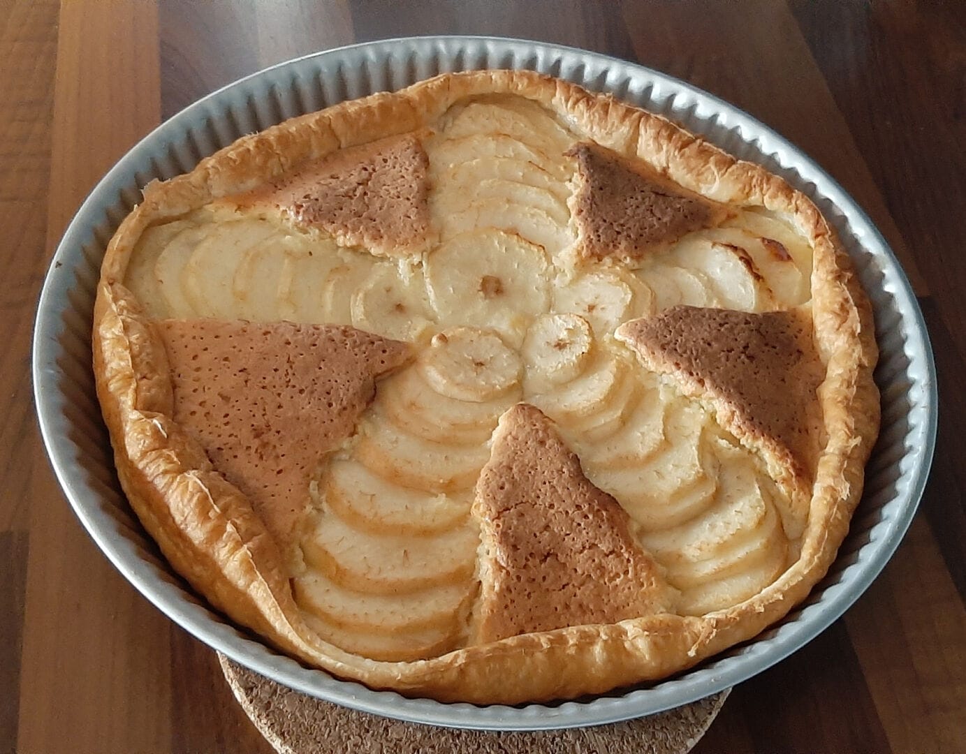 Recette tarte aux poires fraîches avec poudre d'amande et pâte feuilletée