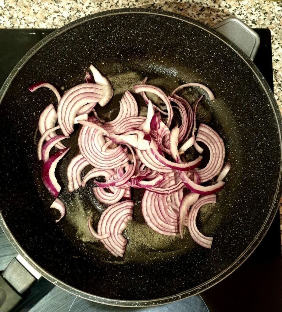 Recette oignon rouge caramélisé. Pour accompagner burger et foie gras