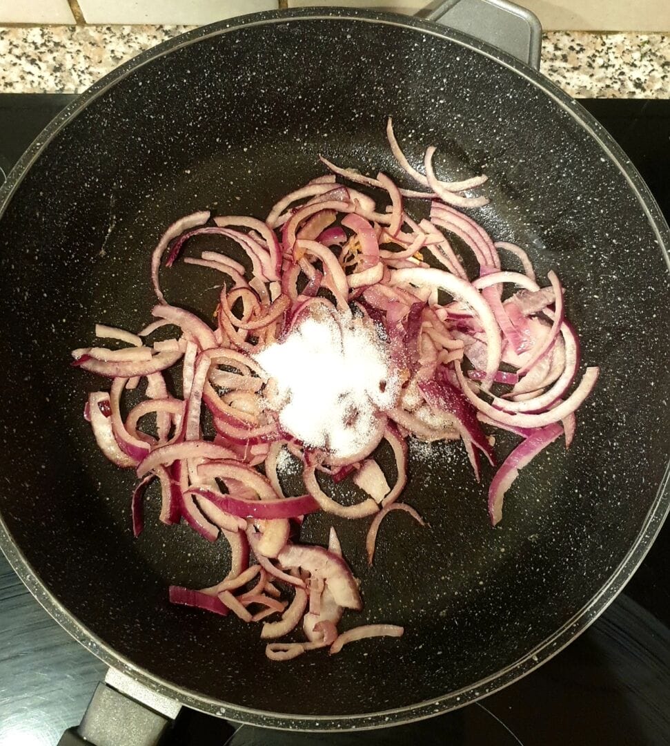 Recette oignon rouge caramélisé. Pour accompagner burger et foie gras