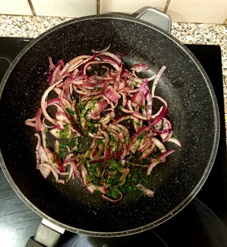 Recette oignon rouge caramélisé. Pour accompagner burger et foie gras