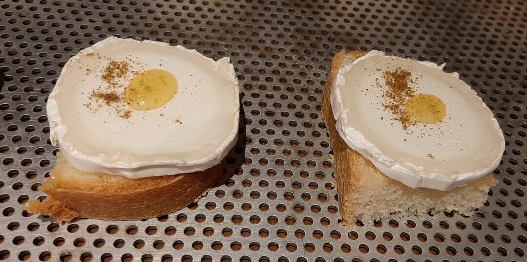 Toast chèvre miel. Amuse-bouche chaud facile et rapide pour un apéritif
