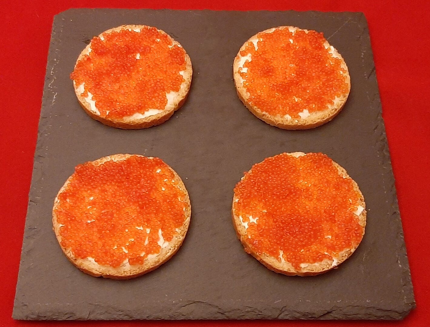 Toast Œuf de lompe. Recette avec du fromage Kiri pour Noël ou Pâques