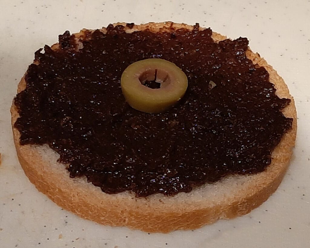Toast tapenade. Recette pour accompagner votre plateau apéritif dinatoire