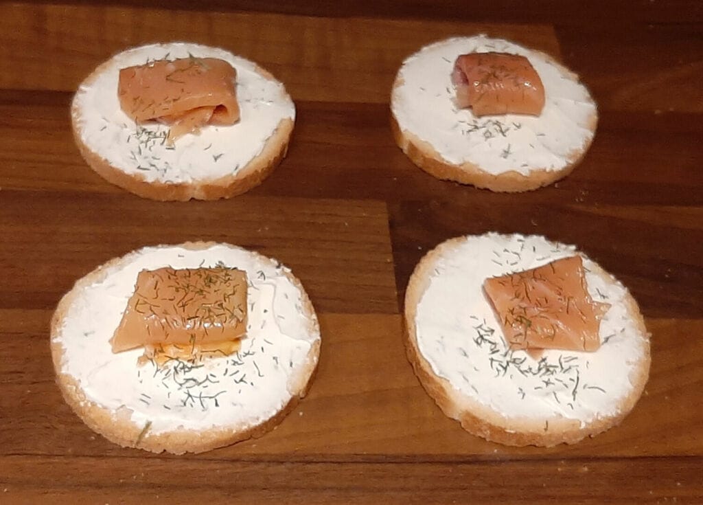 Toast saumon fromage frais (Boursin, St Môret, Kiri). Recette pour l'apéro