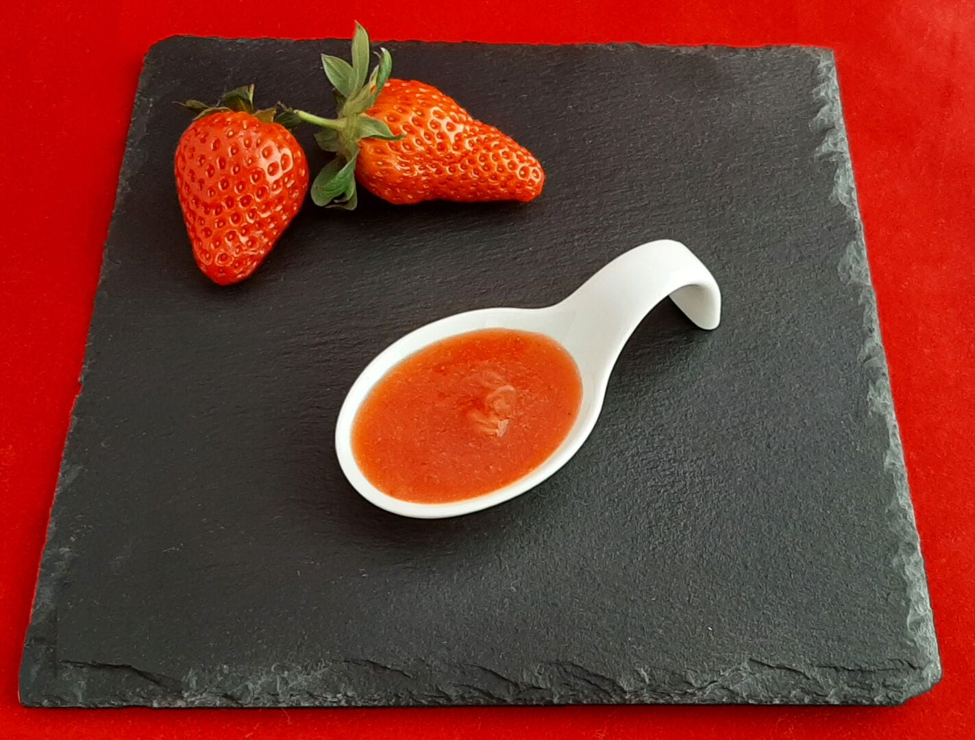 Coulis de fraise mariguette. Une recette pour accompagner vos desserts