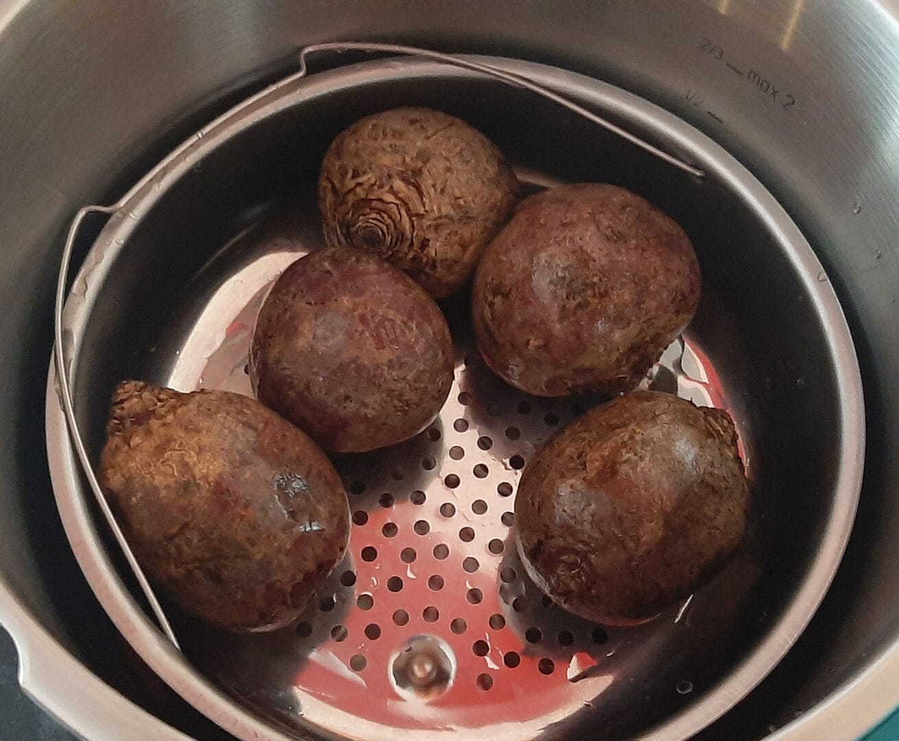 Cuisson betteraves rouges cocotte minute. Bonne recette en peu de temps