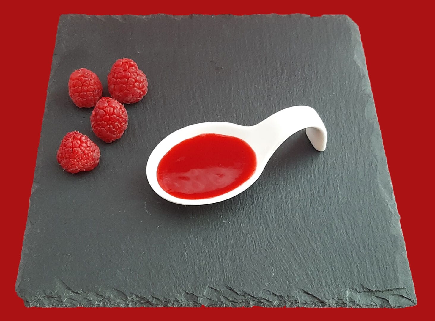 Coulis de framboises maison. Une recette pour accompagner vos desserts.