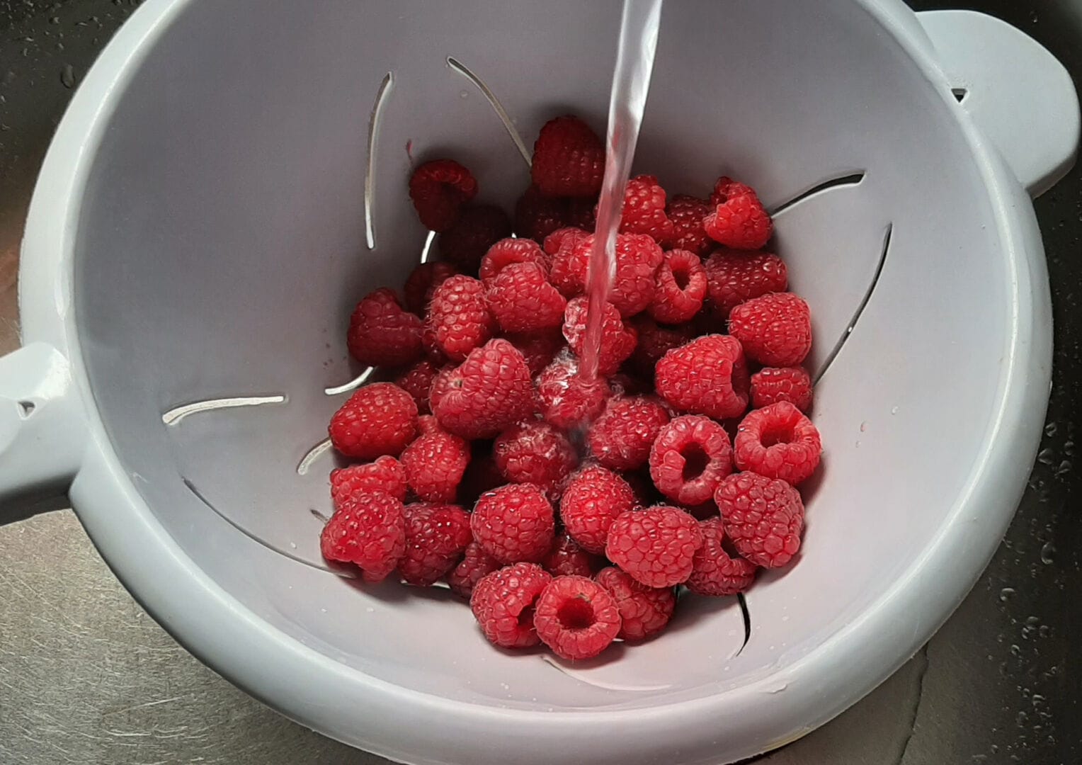 Purée de framboises. Recette de dessert healthy, rapide et sans cuisson.