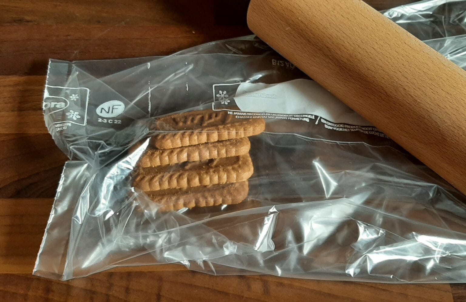 Verrines framboises mascarpone et spéculoos. Dessert aux fruits rouges