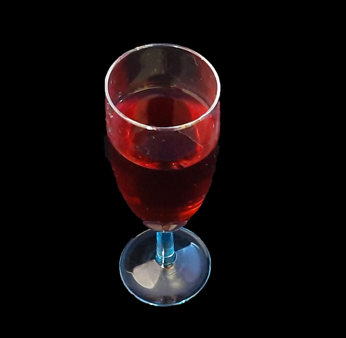 Kir cassis. Recette de boisson Française et alcoolisée pour l'apéro