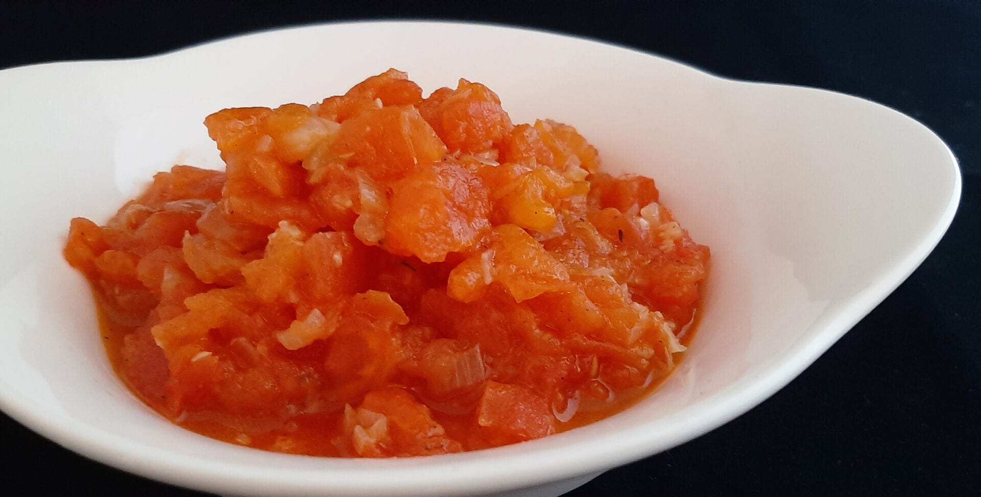 Tomates concassées. Recette maison pour accompagner vos plats