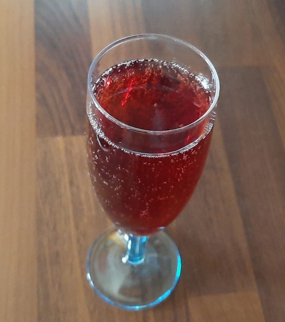 Kir Normand. Recette de boisson à base d'alcools de Normandie