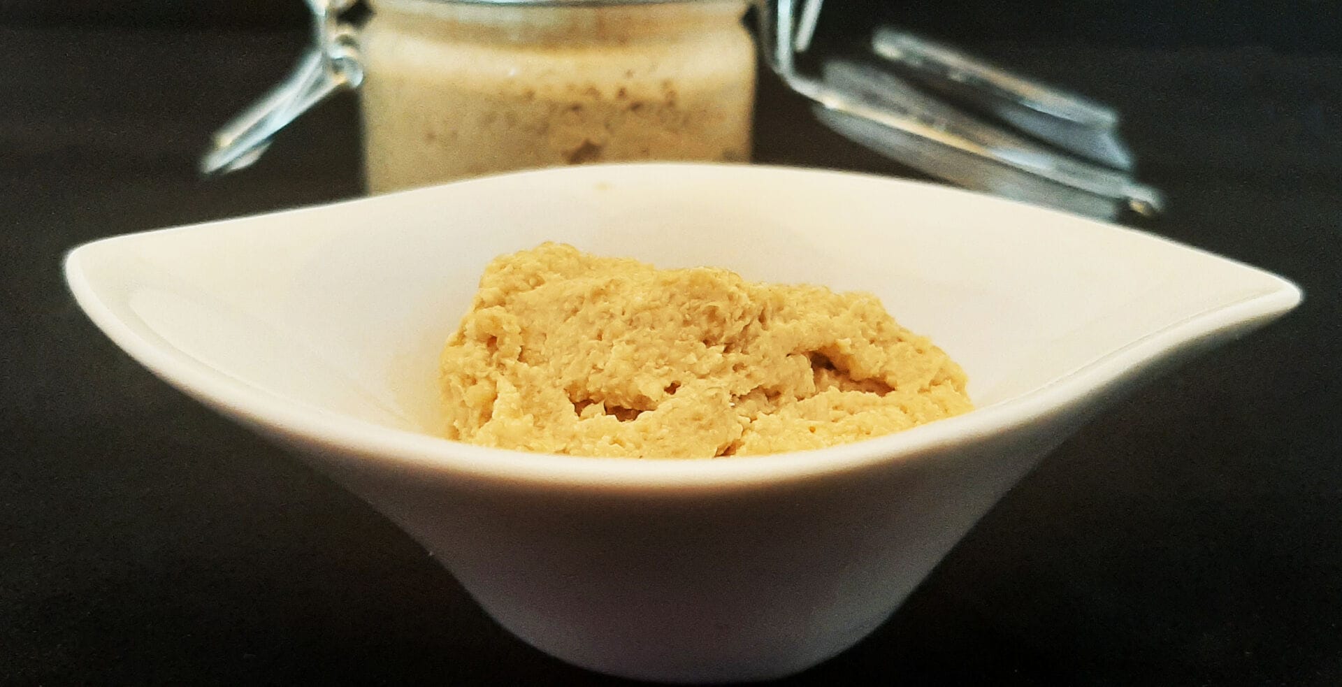 Moutarde à l'ancienne maison. Recette pour accompagner les plats