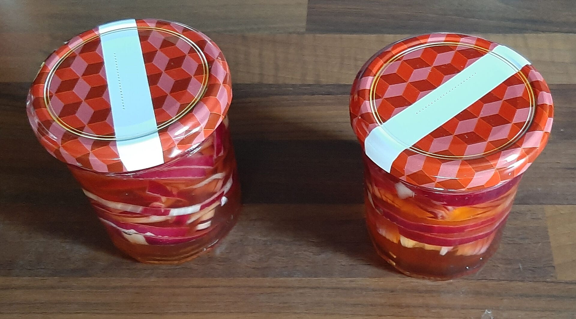 Pickles oignons rouges. Recette pour relever la saveur des plats.