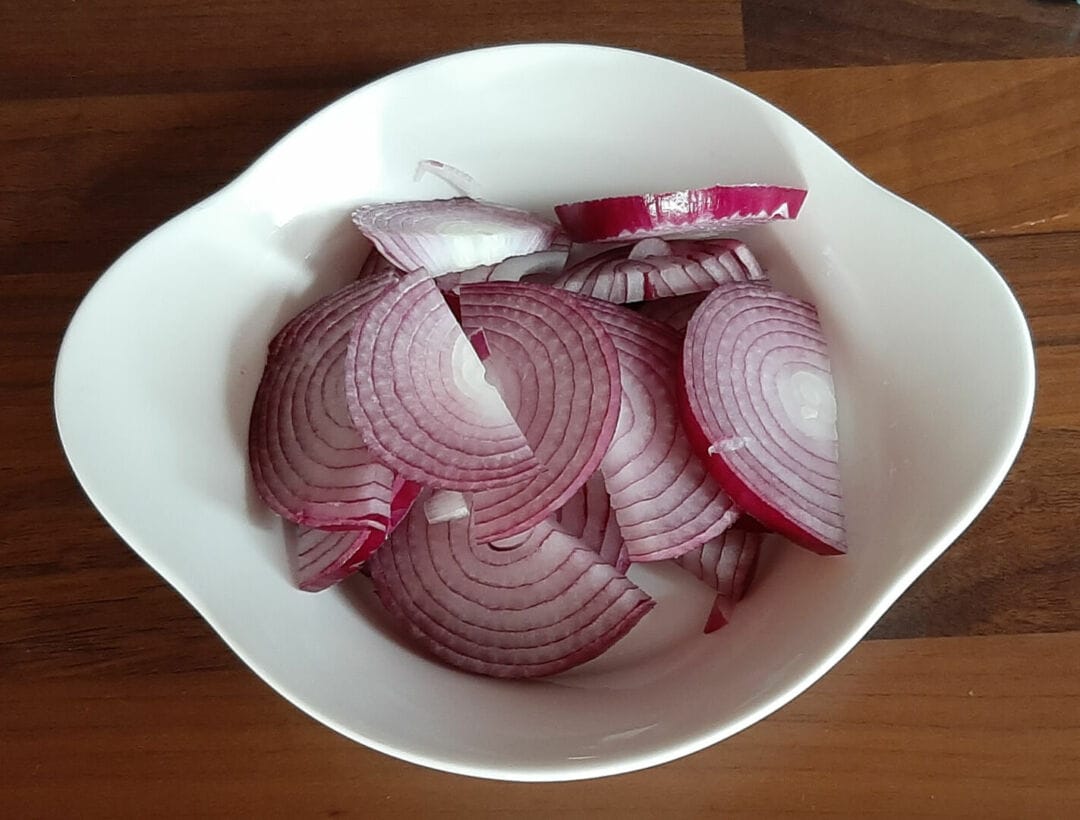 Pickles oignons rouges. Recette pour relever la saveur des plats.