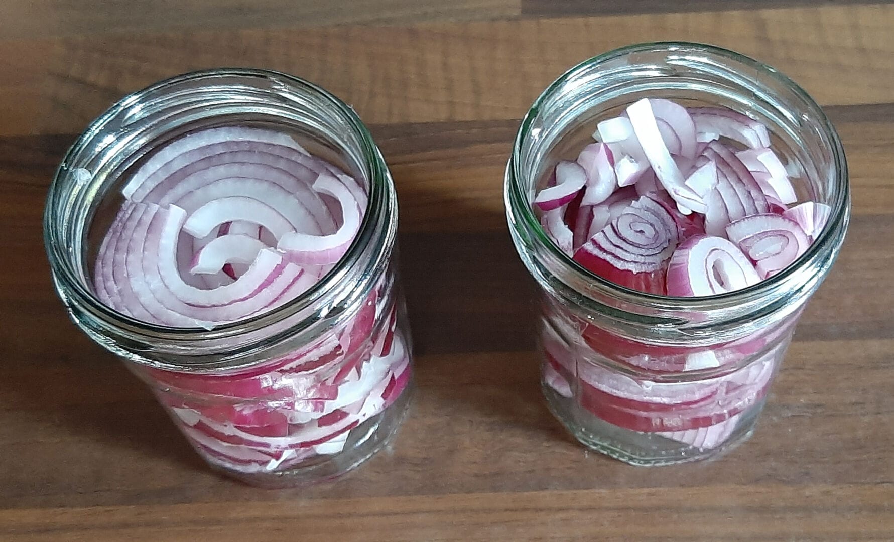 Pickles oignons rouges. Recette pour relever la saveur des plats.