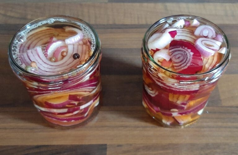 Pickles oignons rouges. Recette pour relever la saveur des plats.