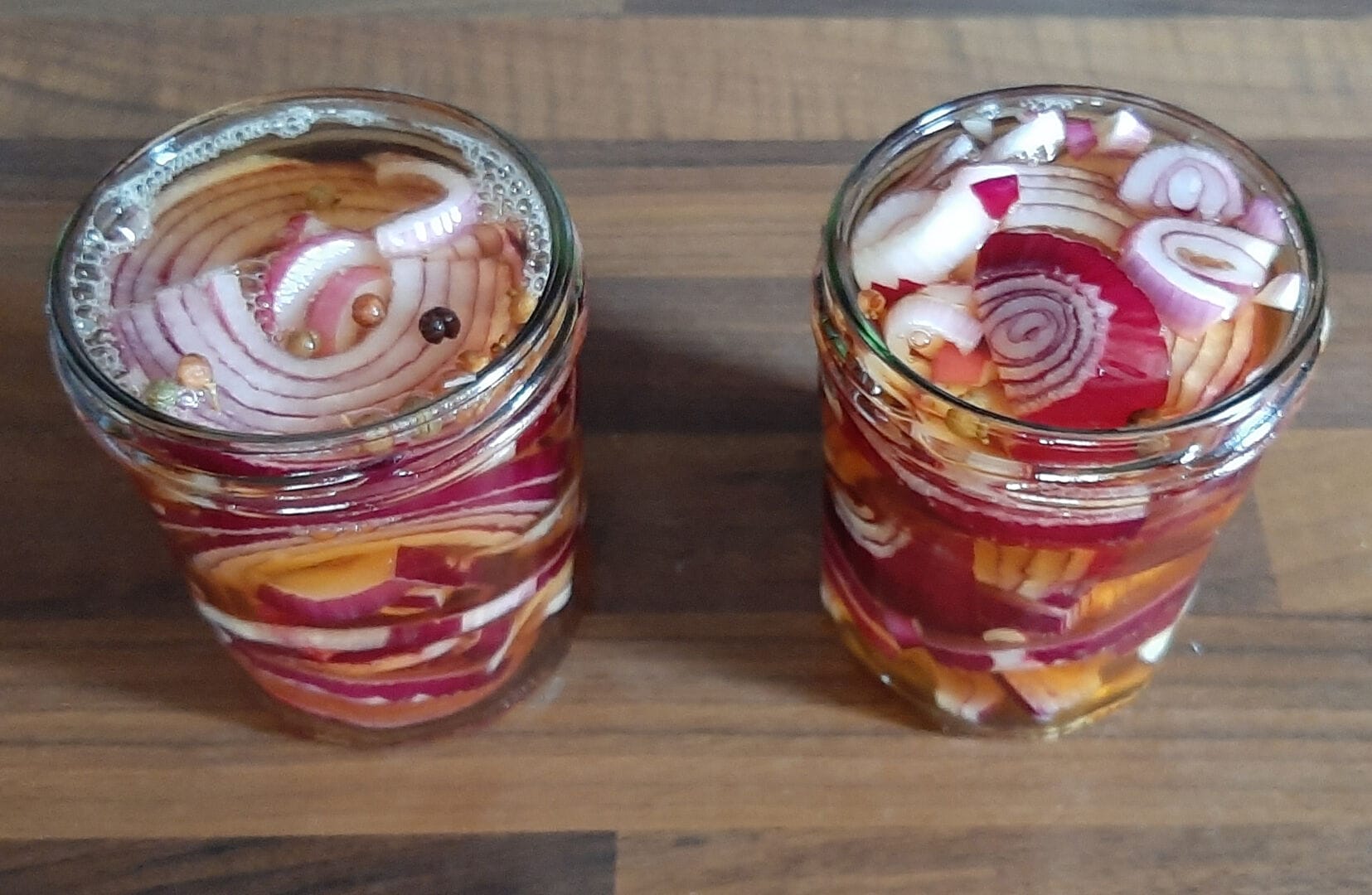 Pickles oignons rouges. Recette pour relever la saveur des plats.