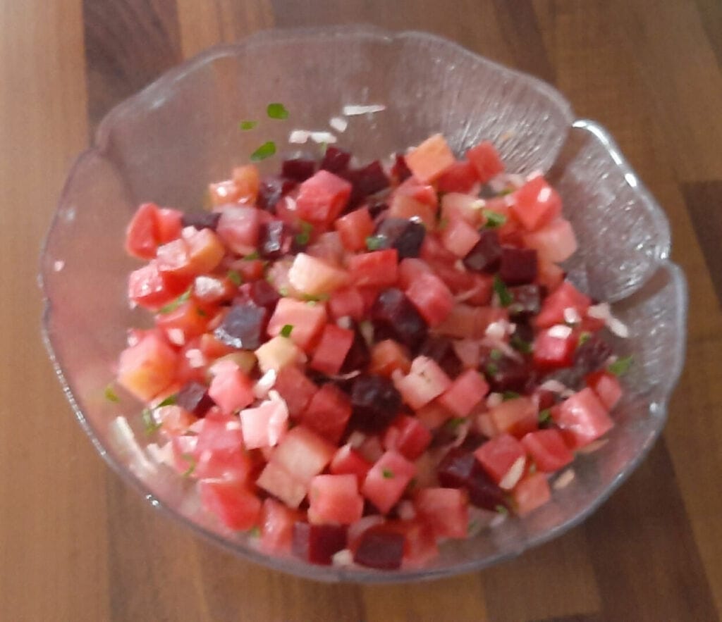 Salade de betteraves rouges. Recette estivale économique.