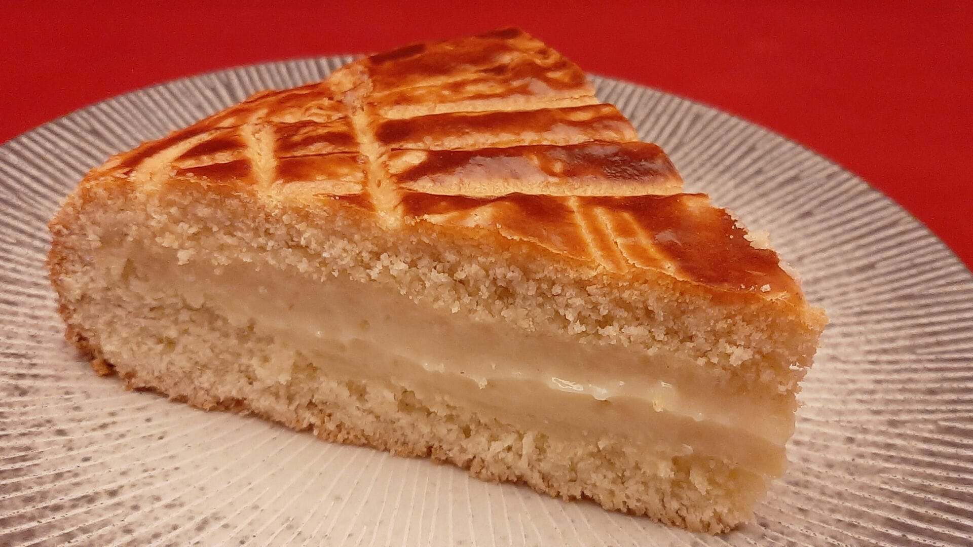 Gâteau basque traditionnel. Une recette à la crème pâtissière.
