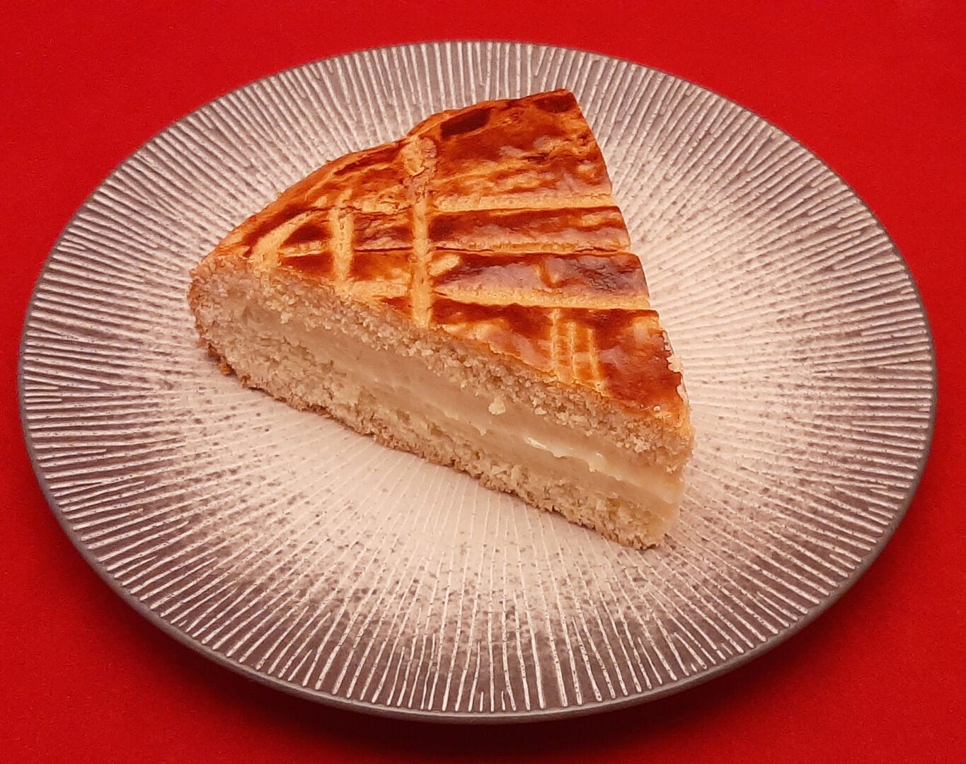 Gâteau basque traditionnel. Une recette à la crème pâtissière.