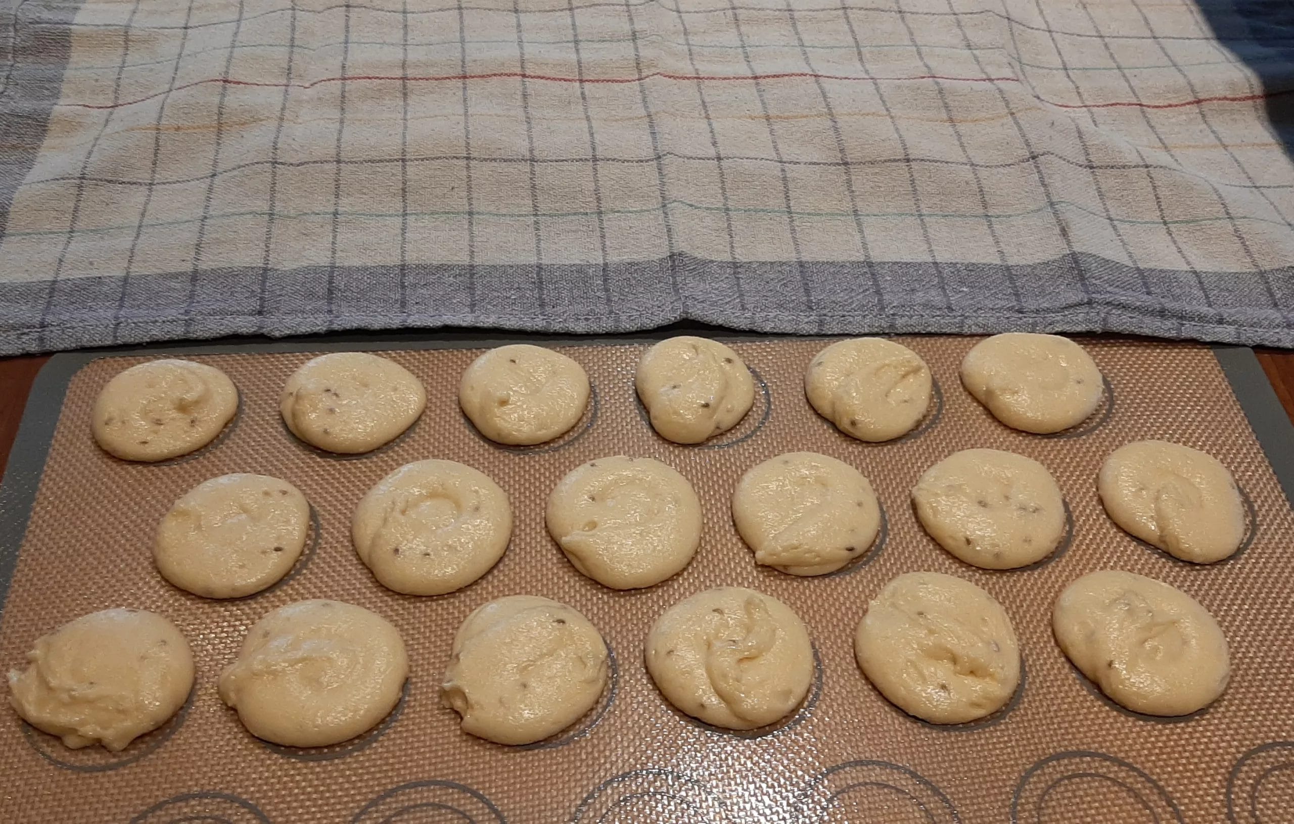 Anis bredele. Une recette alsacienne de petits biscuits pour Noël.