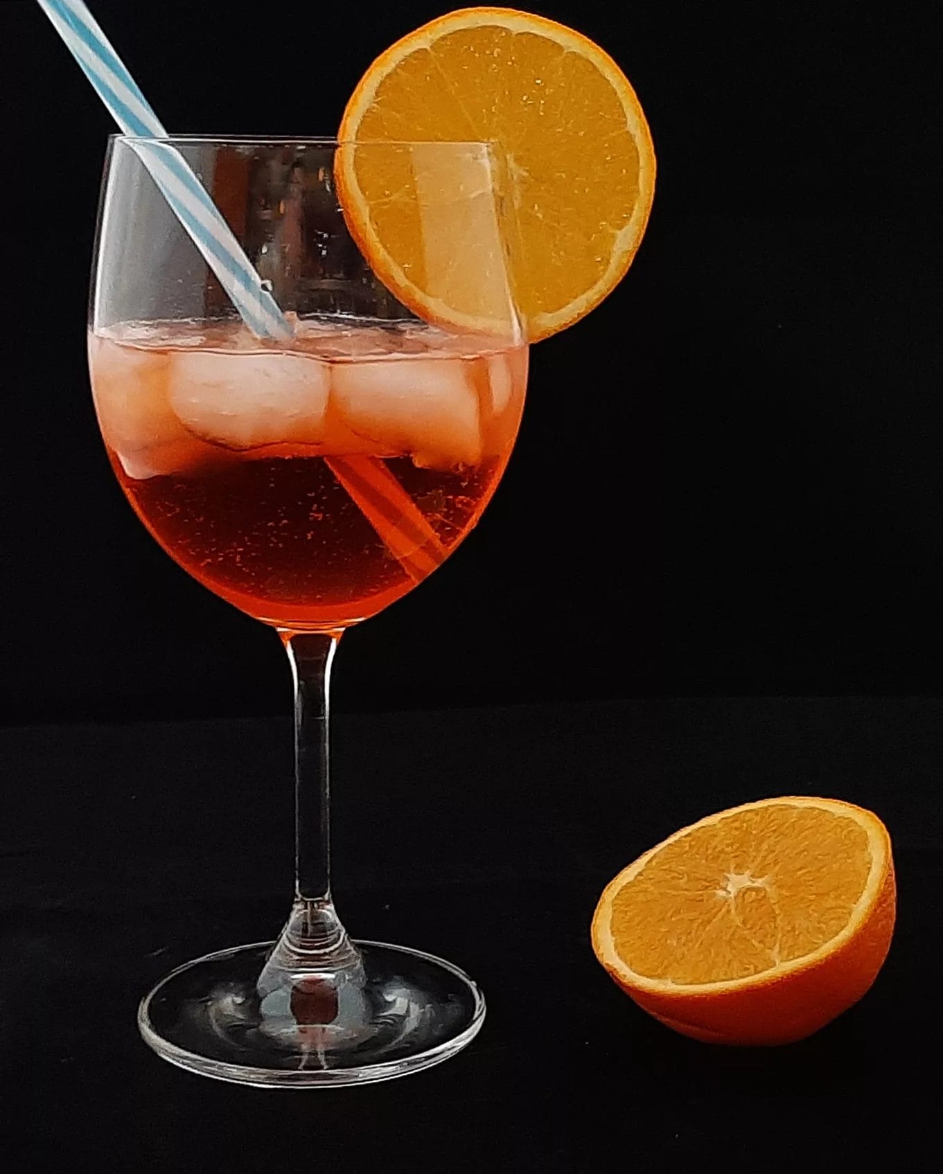 Aperol spritz. Une recette de cocktail italien mousseux au prosecco