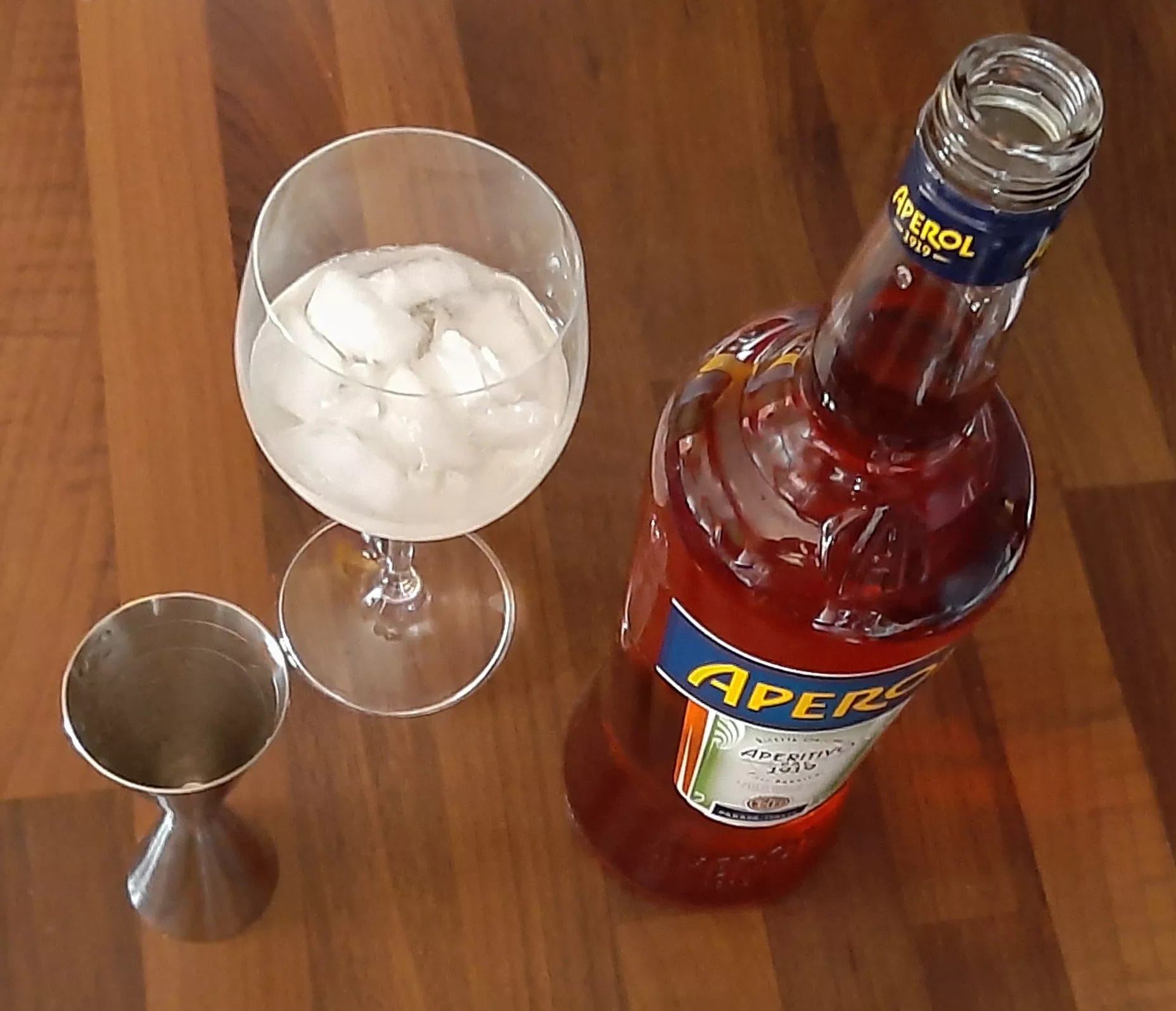 Aperol spritz. Une recette de cocktail italien mousseux au prosecco