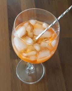 Aperol spritz. Une recette de cocktail italien mousseux au prosecco