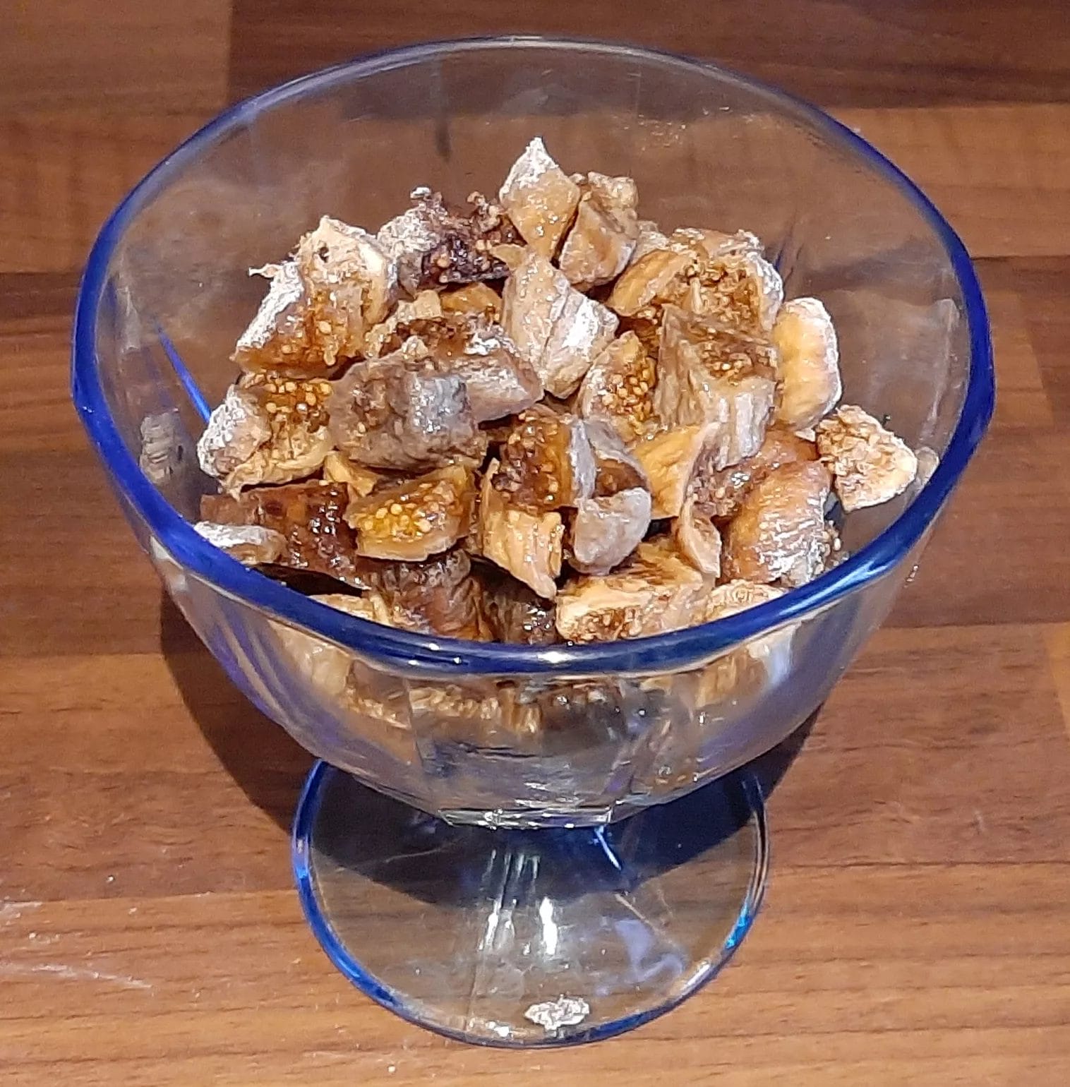 Figues séchées. Recette de cake aux fruits rapide et gourmand.