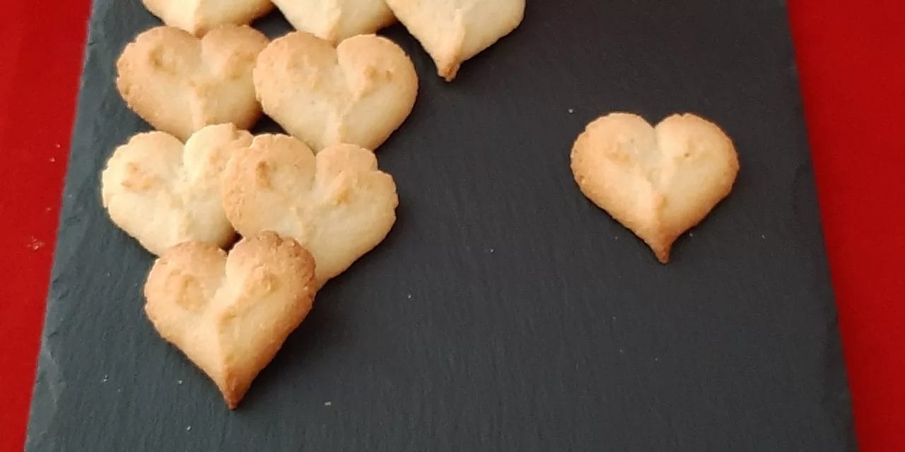 Sablés aux amandes moelleux. Une recette de biscuits en cœur