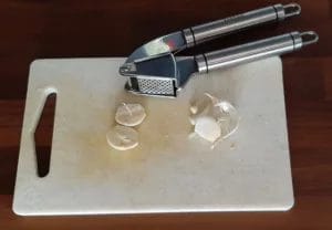 Côtes de blettes à la sauce tomate. Une recette économique