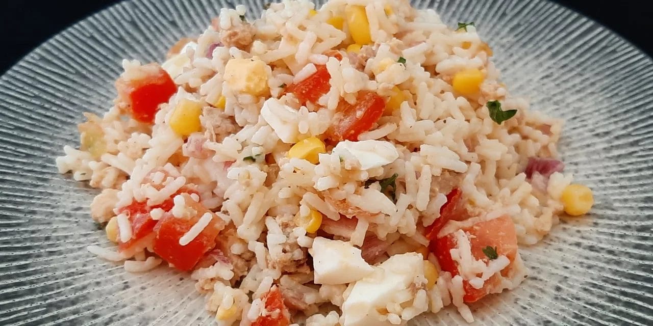 Salade de riz au thon : équilibre et gourmandise dans un seul plat