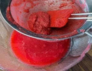 Comment préparer une délicieuse gelée de groseilles à l'ancienne?