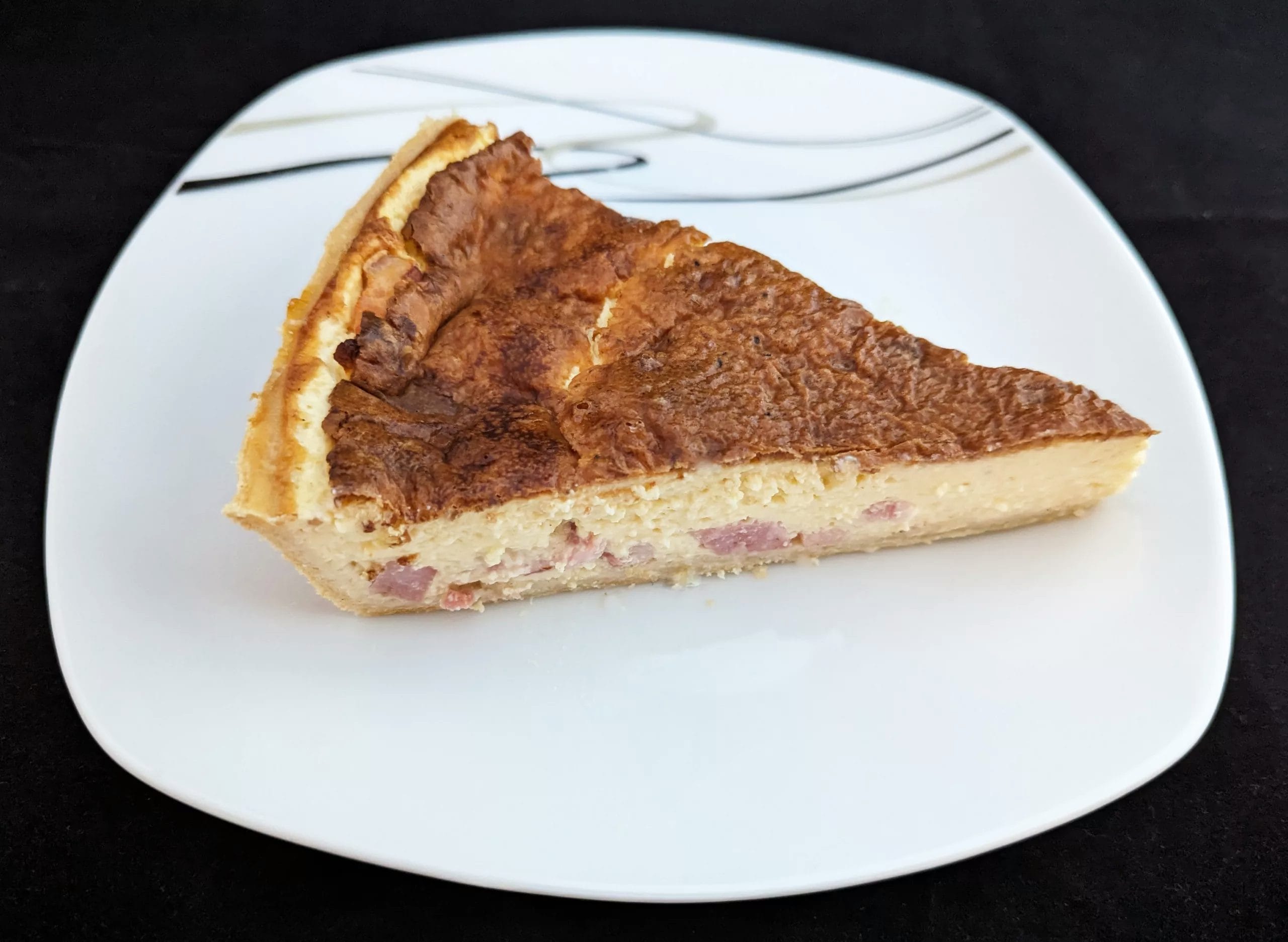 Préparez une Quiche Lorraine Traditionnelle, Épaisse et Délicieuse